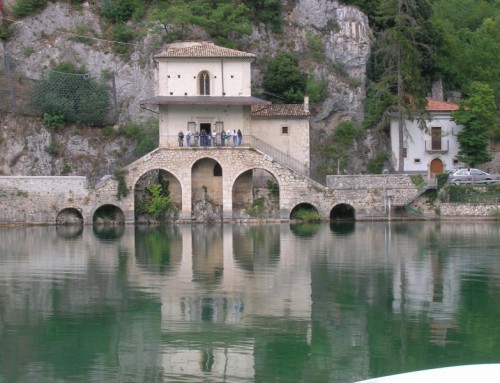 Scanno - scanno chiesa sul lago 2